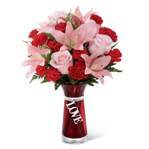 The FTD® Hold My Heart Bouquet